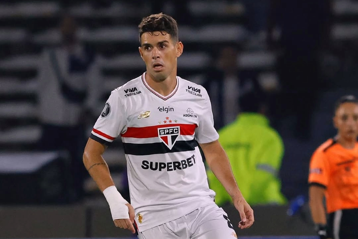 Oscar abre mão de R$ 53 mi e negocia saída do São Paulo